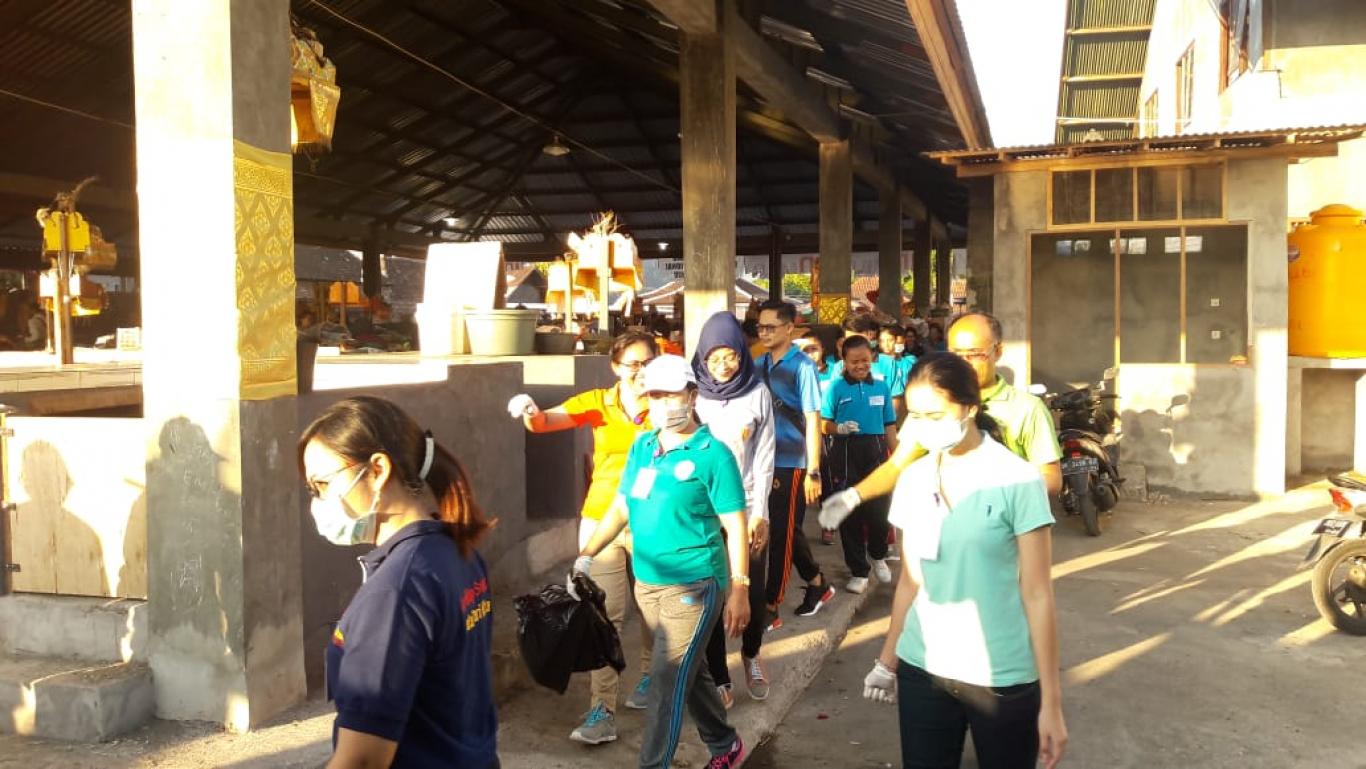 GERAKAN SEMESTA BERENCANA BALI RESIK SAMPAH PLASTIK MENYASAR PASAR ...